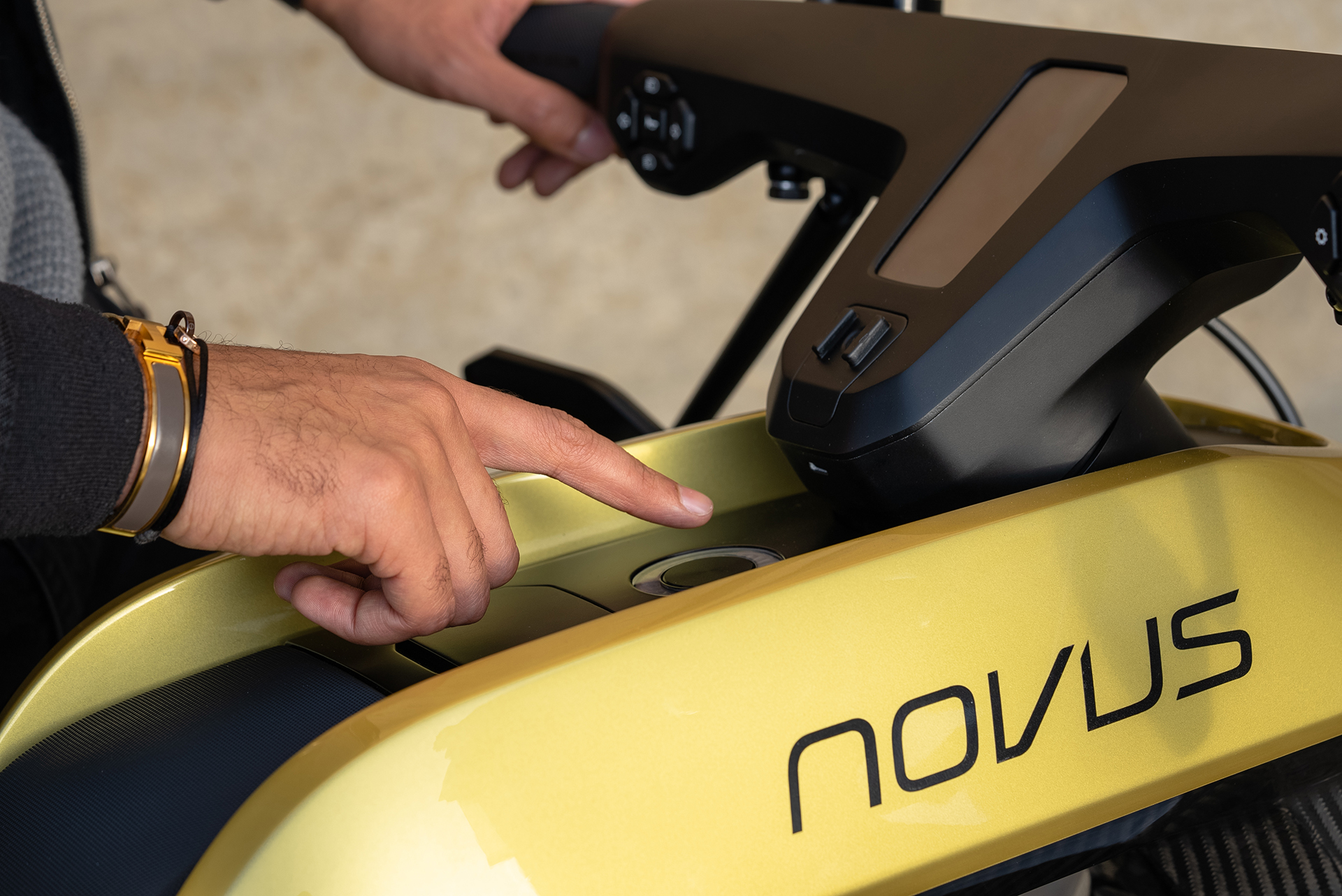 NOVUS ein Elektromotorrad mit Power, Reichweite & Leistung